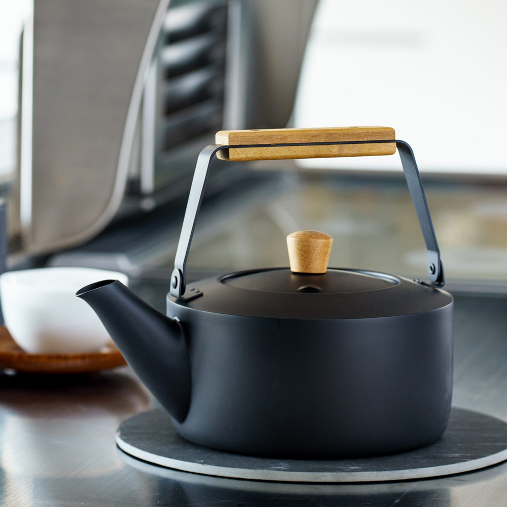 Miyaco Classic Stainless Steel Kettle - 2L - Black
