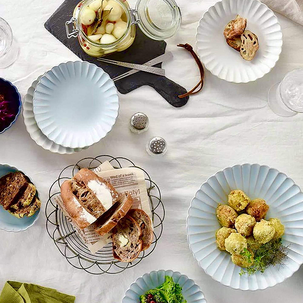 Aito Seto Yaki Hana Dinner Plate - 23cm - White